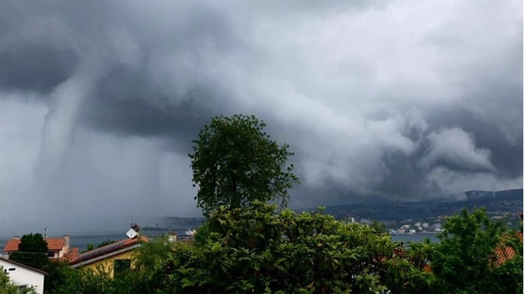 Na sjeveru Jadrana uočen vrtlog. Meteorolog: "To je tornado" | Dnevni.ba